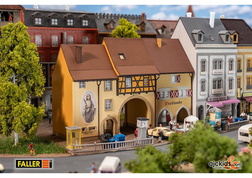 Faller 232167 Maximilianstraße Old town houses. EAN: 4104090321673 ...