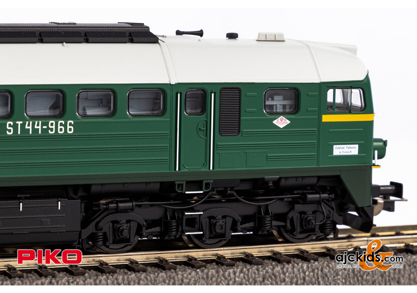 Piko 52909 at Ajckids.com, ST44 Diesel Locomotive PKP IV