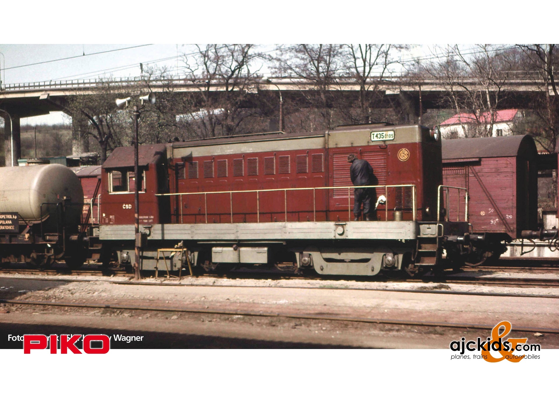 Piko 52928: T435 Diesel Locomotive, Red, CSD III – Ajckids